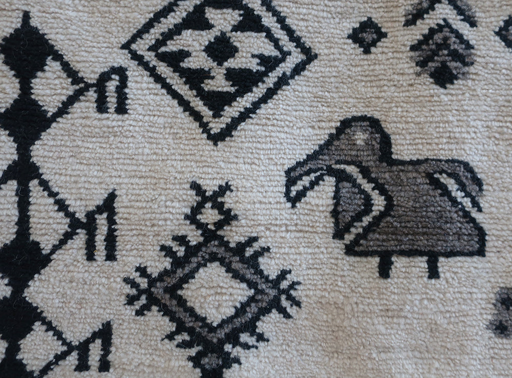 (Sofia Badaoui) Dounit – HeyThere Projects